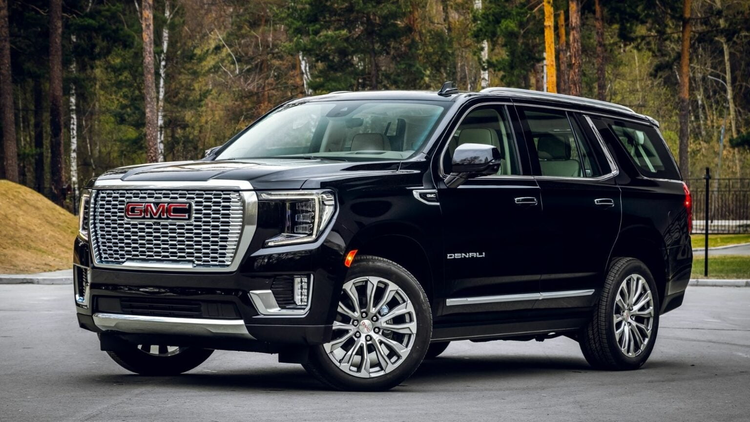 20 SUVs That Make Off-Roading a Luxurious Adventure — Comfort on Rough ...
