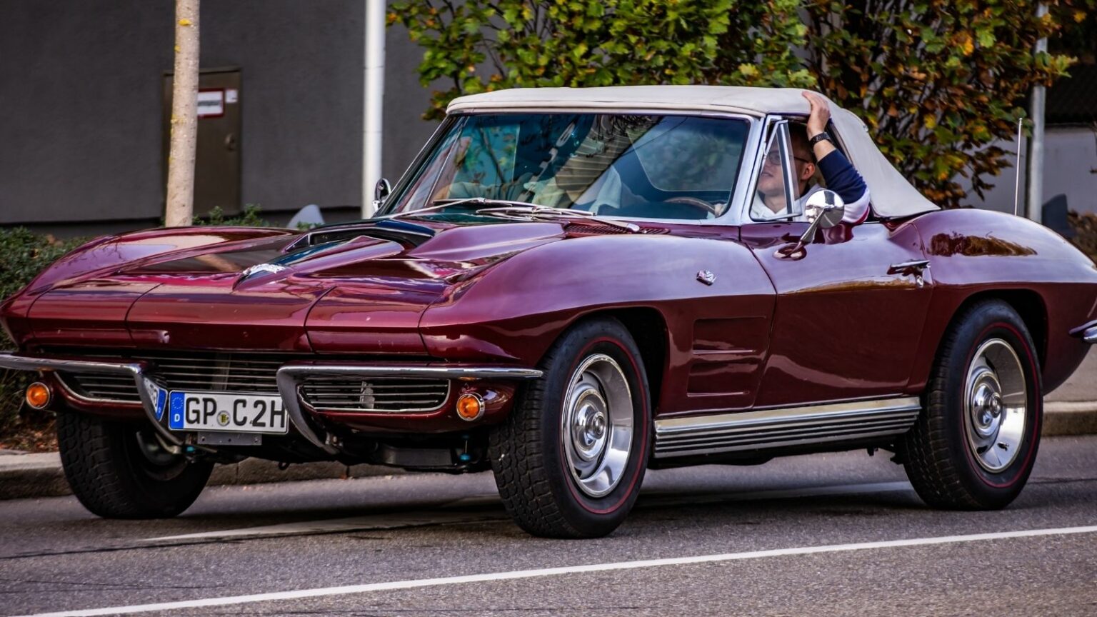 25 Vintage Racers Proving They’re Just as Fast as Modern Machines - Get ...