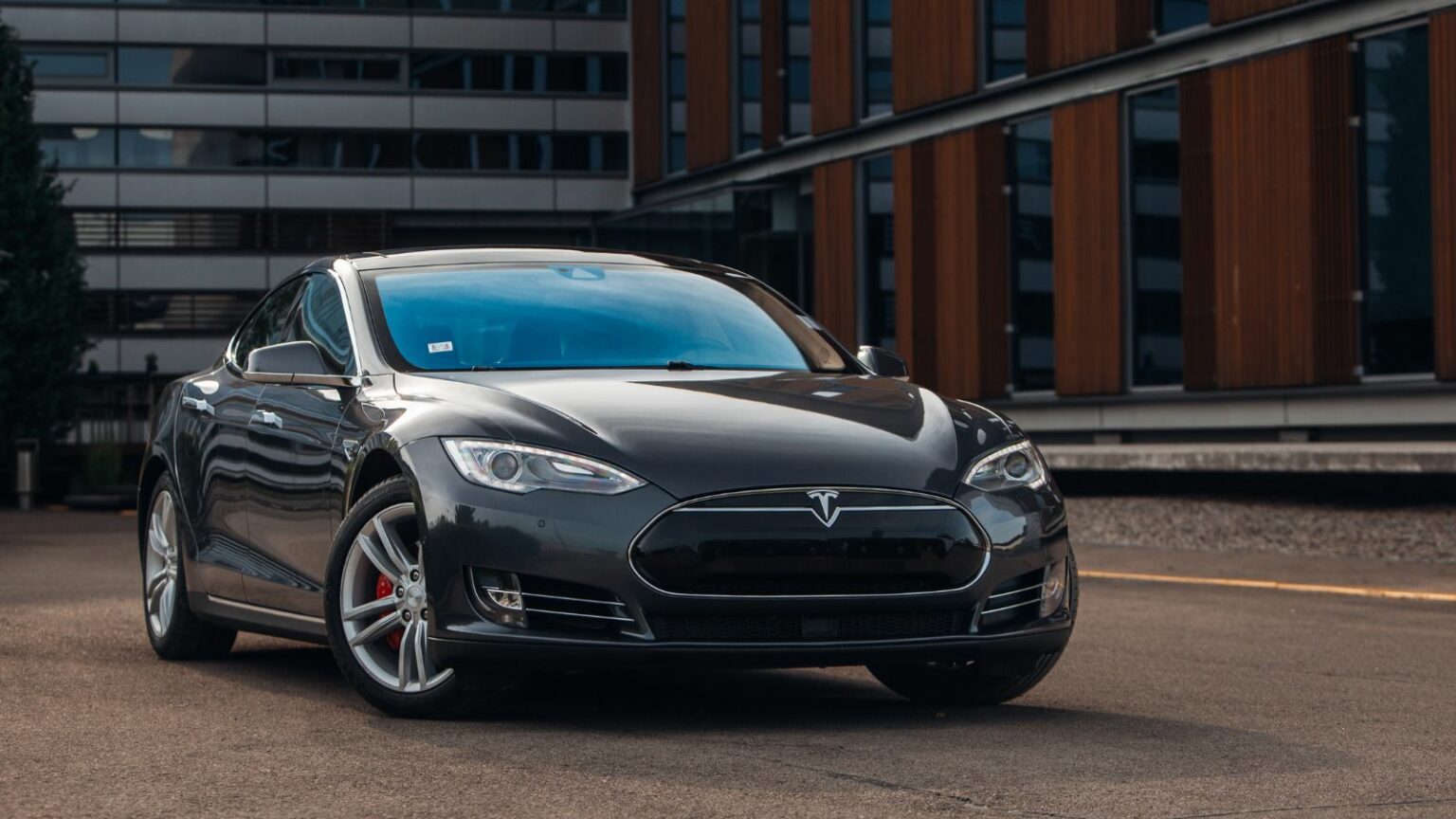 12 Costly Problems Tesla Owners Face (And Few See Coming) - Get ...