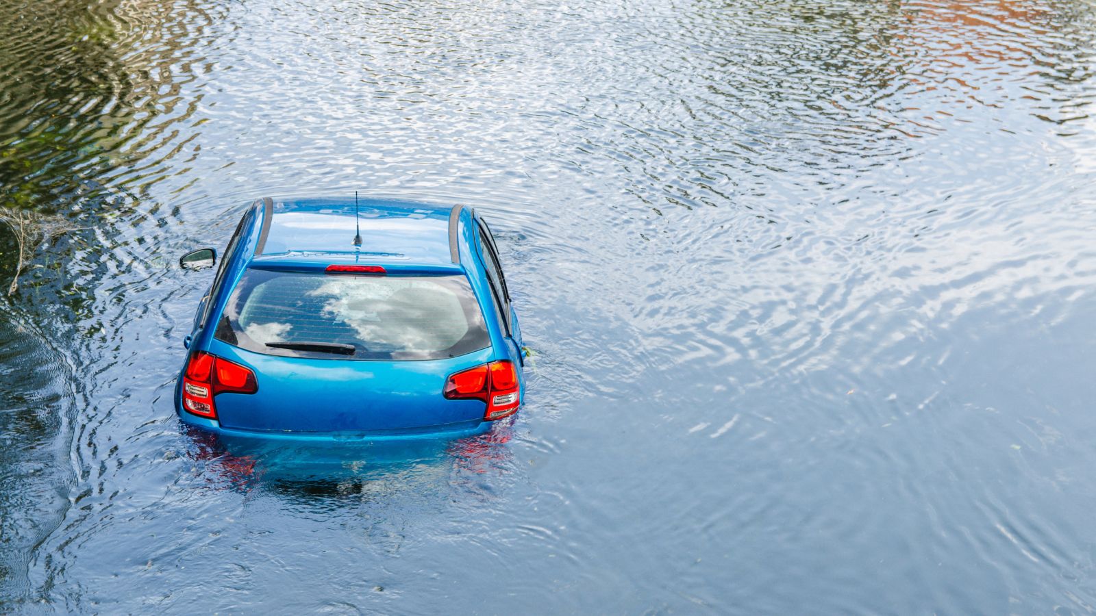 10 Amphibious Vehicles That Can Go From Land to Water Seamlessly - Get ...