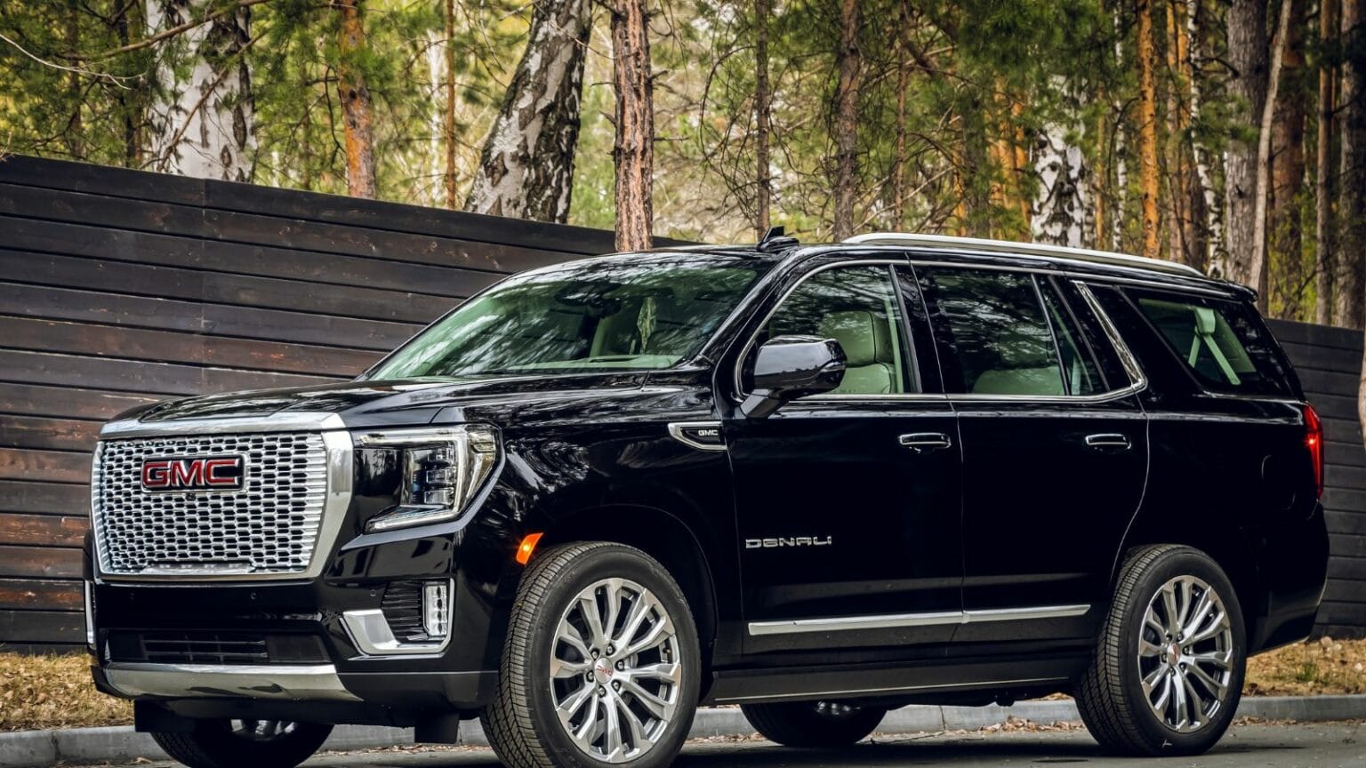 Eight Giant SUVs That Defined Size in Canada - Get CyberTrucked